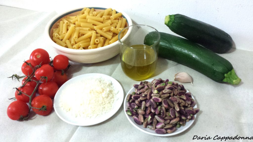 Ricetta: sedani rigati al pesto di pistacchio di Bronte con zucchine ...